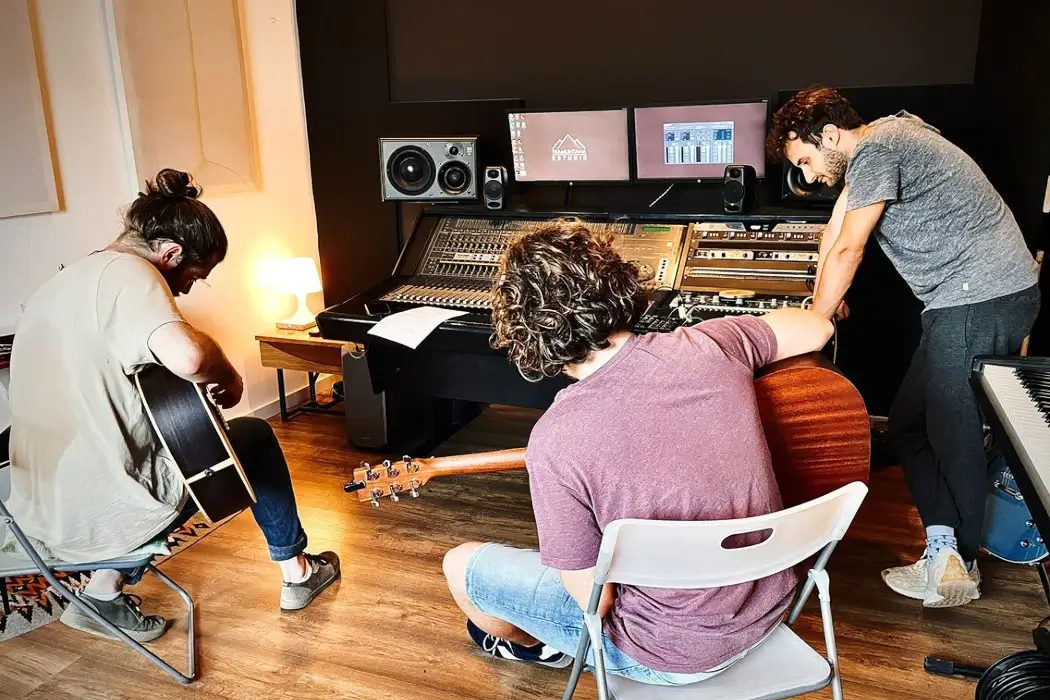 David Cabot colabora con Amulet en "Com l'Aire" | Mallorca Music Magazine